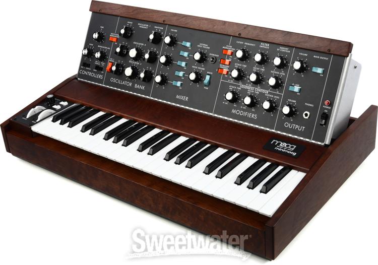 Moog Minimoog Model D Demo