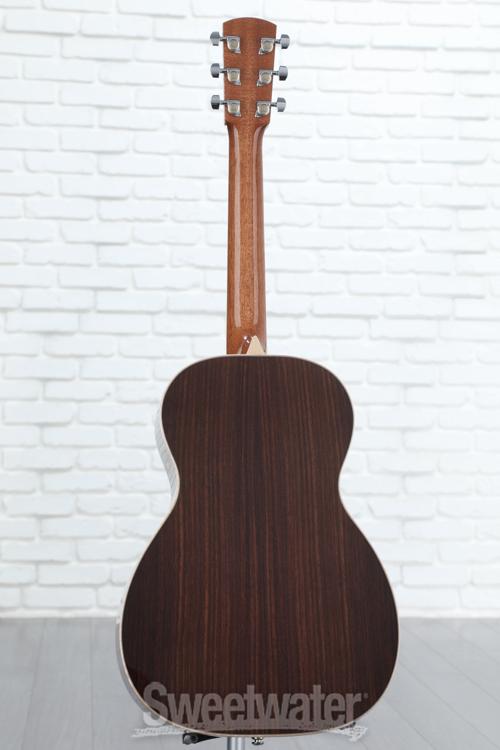 Larrivée P-09 Custom Parlor Acoustic Demo with Matt Larrivée - InSync