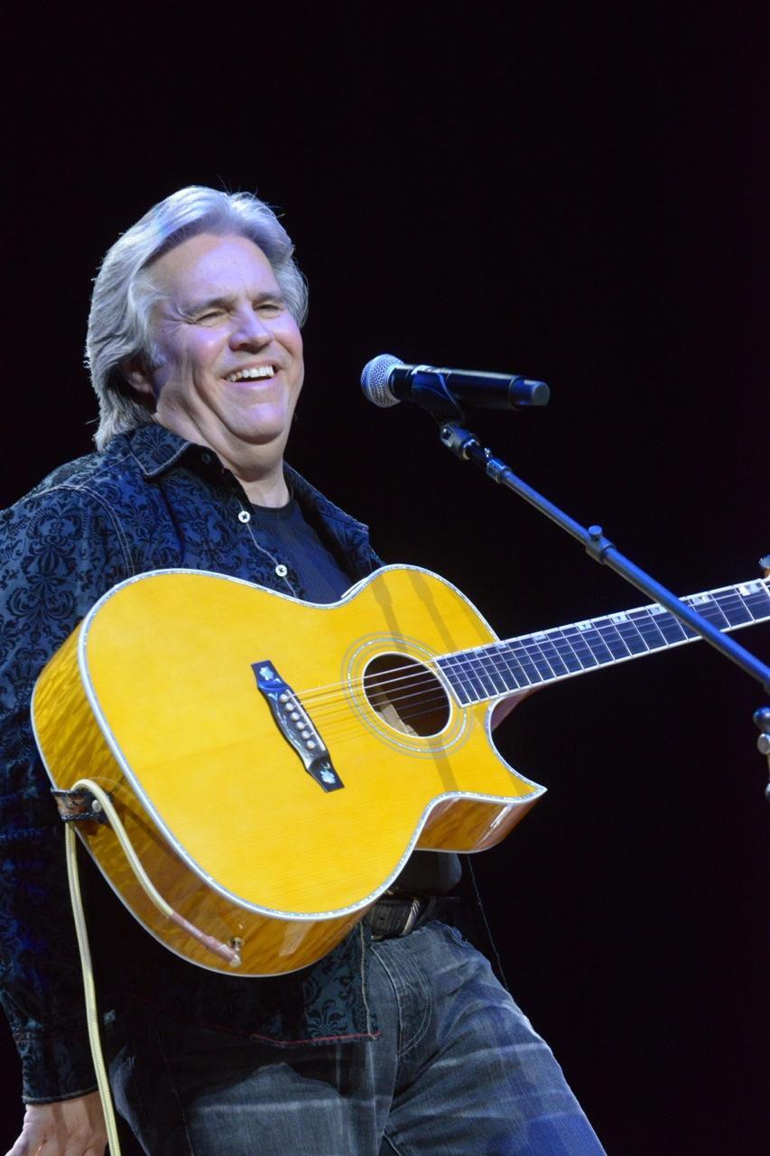 Doyle Dykes Performs Live at Sweetwater