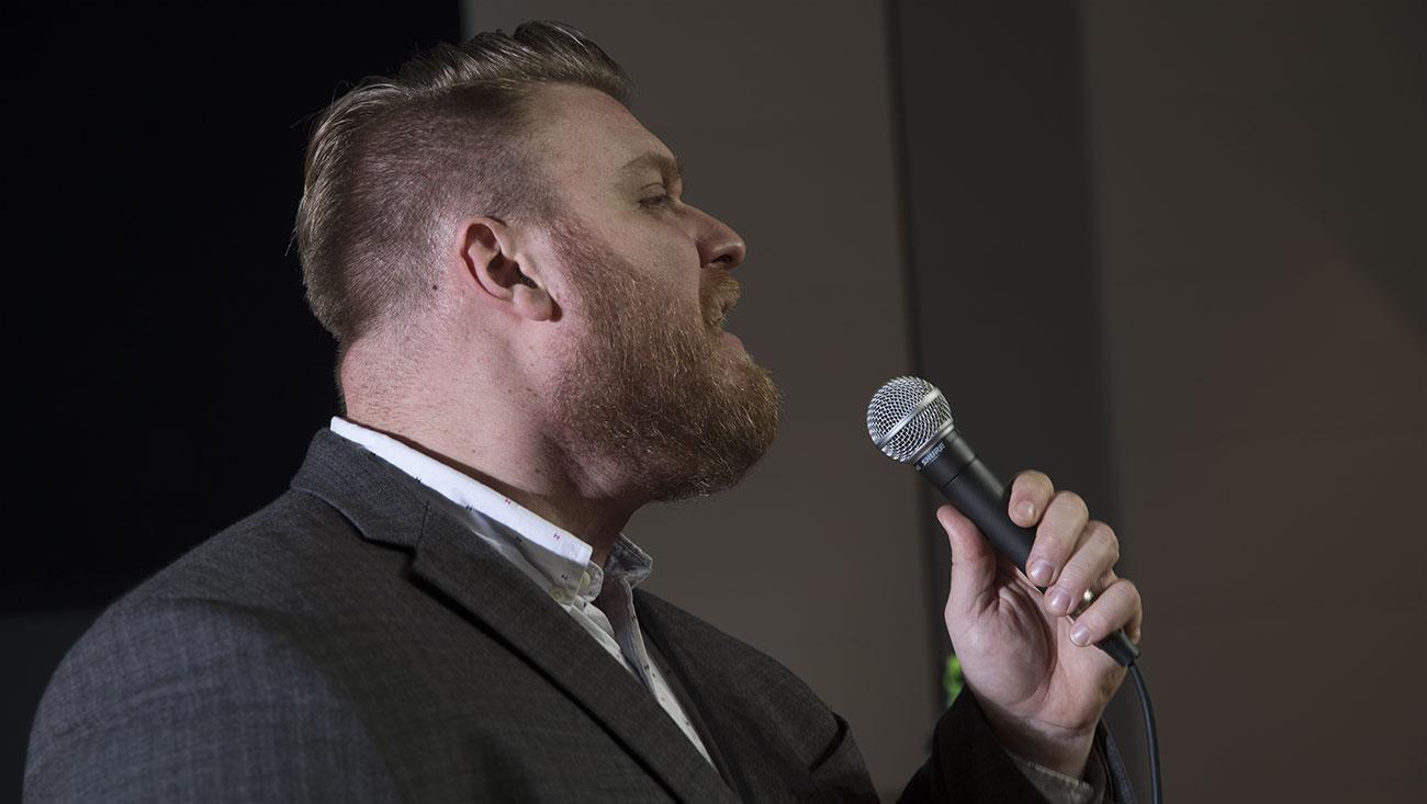 The 6 Best Handheld Microphones - Take a Listen!