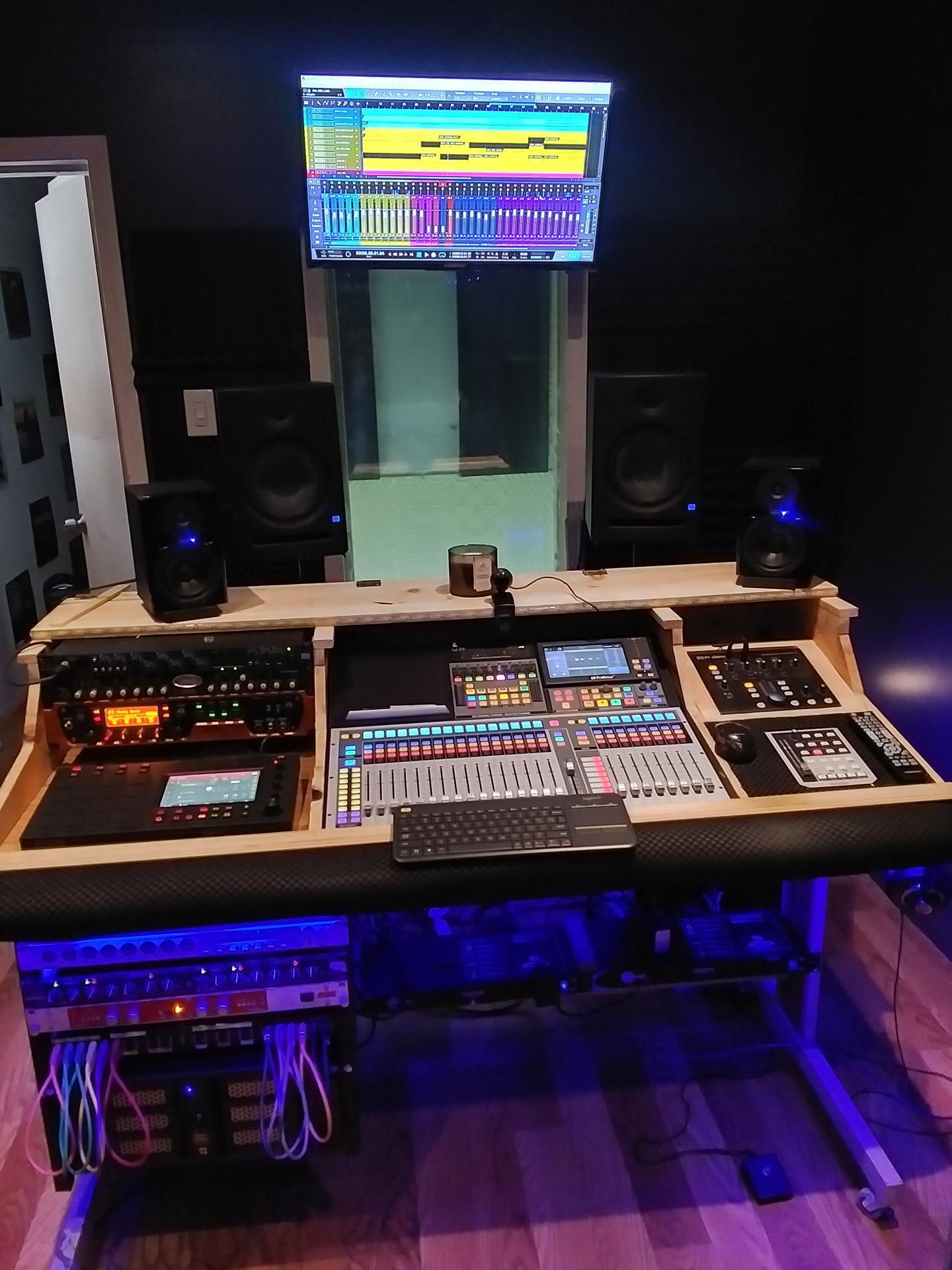 Share Your Studio: 9 Gorgeous Customer Studios