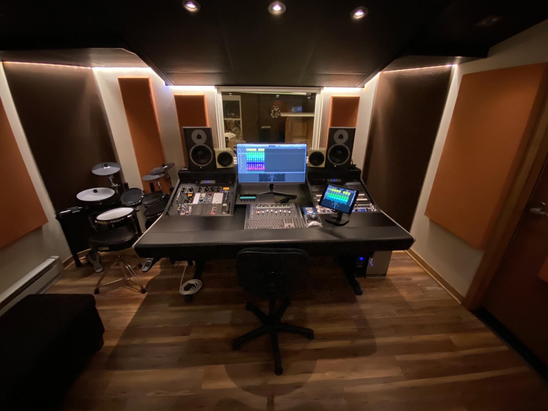 Share Your Studio: 9 Gorgeous Customer Studios