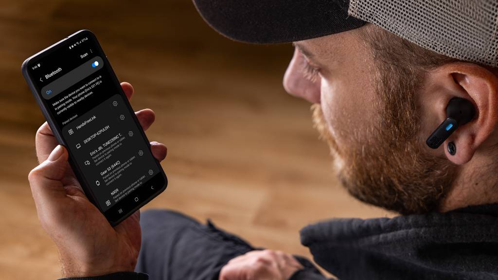 How to Pair Bluetooth Earbuds | Sweetwater